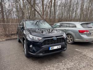 Melns Toyota RAV4 2021 Ogre, ar dzinēja tilpumu 2.50 L un nobraukumu 235 tūkst. km par 20000 €, foto  vietnē AUTOMOTO.COM.LV