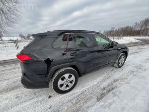 Melns Toyota RAV4 2021 Ogre, ar dzinēja tilpumu 2.50 L un nobraukumu 235 tūkst. km par 20000 €, foto 6 vietnē AUTOMOTO.COM.LV