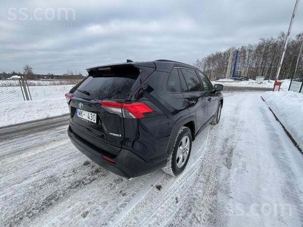 Black Toyota RAV4 2021 in Ogre, with an engine capacity of 2.50 L and mileage of 235 thousand km for 20000 €, photo 6 on AUTOMOTO.COM.LV