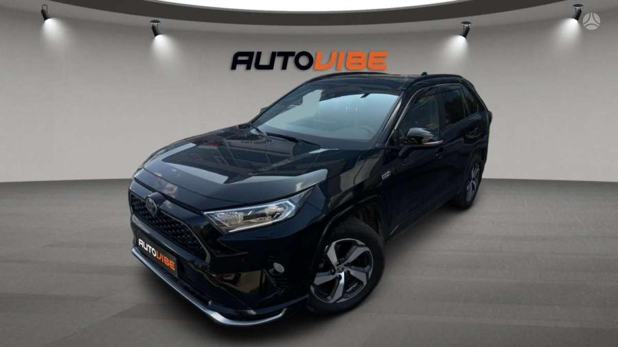Black Toyota RAV4 2021 in Vilnius, with an engine capacity of 2.49 L and mileage of 196 thousand km for 27989 €, photo 1 on AUTOMOTO.COM.LV