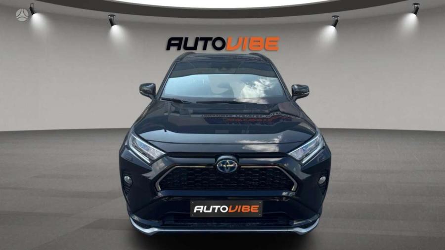Black Toyota RAV4 2021 in Vilnius, with an engine capacity of 2.49 L and mileage of 196 thousand km for 27989 €, photo 3 on AUTOMOTO.COM.LV