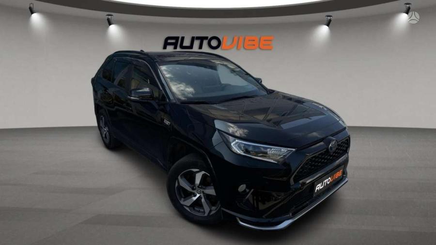 Black Toyota RAV4 2021 in Vilnius, with an engine capacity of 2.49 L and mileage of 196 thousand km for 27989 €, photo 4 on AUTOMOTO.COM.LV