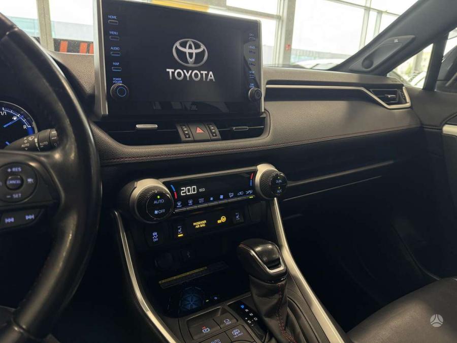 Black Toyota RAV4 2021 in Vilnius, with an engine capacity of 2.49 L and mileage of 196 thousand km for 27989 €, photo 16 on AUTOMOTO.COM.LV