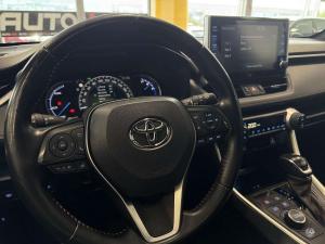 Black Toyota RAV4 2021 in Vilnius, with an engine capacity of 2.49 L and mileage of 196 thousand km for 27989 €, photo 22 on AUTOMOTO.COM.LV