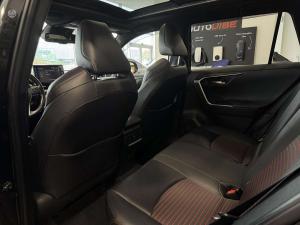 Black Toyota RAV4 2021 in Vilnius, with an engine capacity of 2.49 L and mileage of 196 thousand km for 27989 €, photo 24 on AUTOMOTO.COM.LV