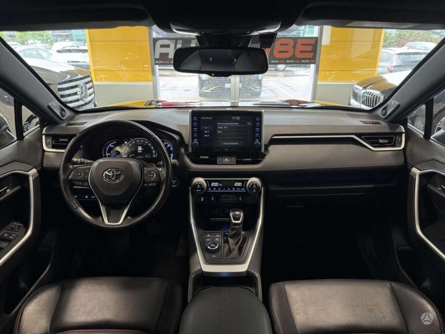 Black Toyota RAV4 2021 in Vilnius, with an engine capacity of 2.49 L and mileage of 196 thousand km for 27989 €, photo 25 on AUTOMOTO.COM.LV