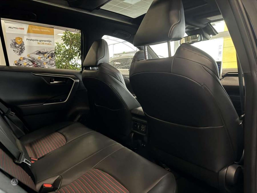 Black Toyota RAV4 2021 in Vilnius, with an engine capacity of 2.49 L and mileage of 196 thousand km for 27989 €, photo 26 on AUTOMOTO.COM.LV