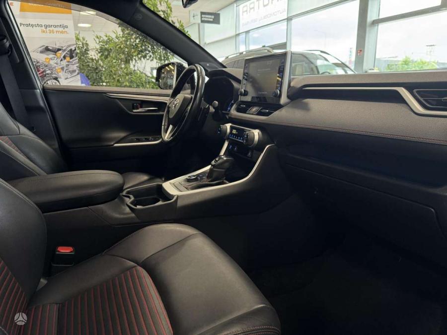 Black Toyota RAV4 2021 in Vilnius, with an engine capacity of 2.49 L and mileage of 196 thousand km for 27989 €, photo 27 on AUTOMOTO.COM.LV