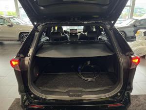 Black Toyota RAV4 2021 in Vilnius, with an engine capacity of 2.49 L and mileage of 196 thousand km for 27989 €, photo 28 on AUTOMOTO.COM.LV