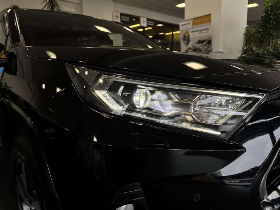 Black Toyota RAV4 2021 in Vilnius, with an engine capacity of 2.49 L and mileage of 196 thousand km for 27989 €, photo 32 on AUTOMOTO.COM.LV