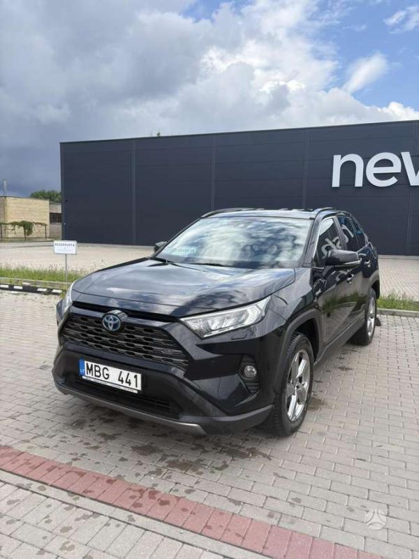 Melns Toyota RAV4 2021 Kauņa, ar dzinēja tilpumu 2.49 L un nobraukumu 152 tūkst. km par 31500 €, foto 1 vietnē AUTOMOTO.COM.LV