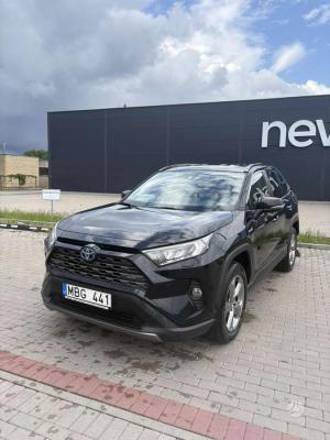Black Toyota RAV4 2021 in Kaunas, with an engine capacity of 2.49 L and mileage of 152 thousand km for 31500 €, photo 1 on AUTOMOTO.COM.LV