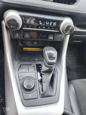 Melns Toyota RAV4 2021 Kauņa, ar dzinēja tilpumu 2.49 L un nobraukumu 152 tūkst. km par 31500 €, foto 12 vietnē AUTOMOTO.COM.LV