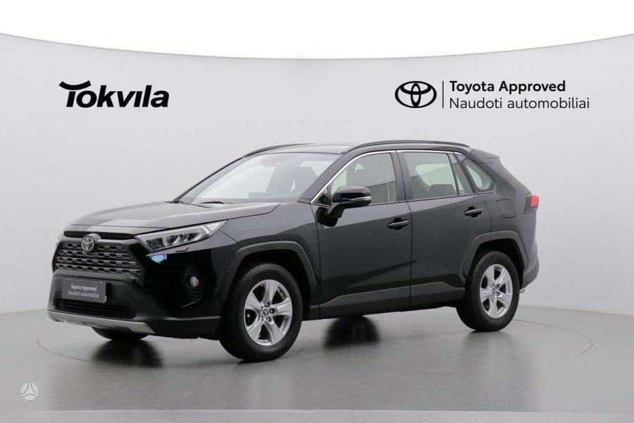 Black Toyota RAV4 2021 in Vilnius, with an engine capacity of 1.99 L and mileage of 88 thousand km for 25900 €, photo 1 on AUTOMOTO.COM.LV