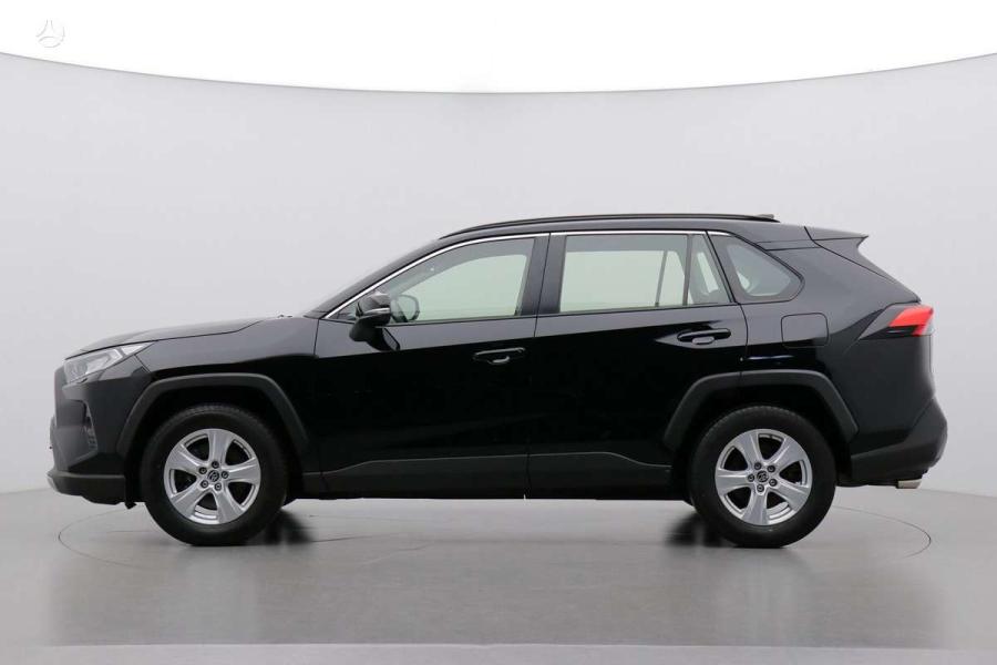 Black Toyota RAV4 2021 in Vilnius, with an engine capacity of 1.99 L and mileage of 88 thousand km for 25900 €, photo 5 on AUTOMOTO.COM.LV