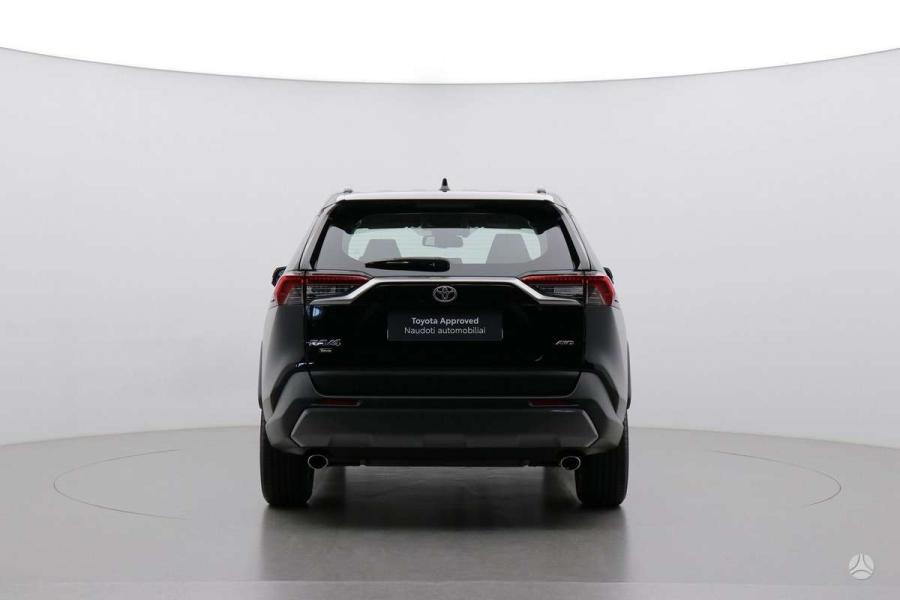 Black Toyota RAV4 2021 in Vilnius, with an engine capacity of 1.99 L and mileage of 88 thousand km for 25900 €, photo 6 on AUTOMOTO.COM.LV