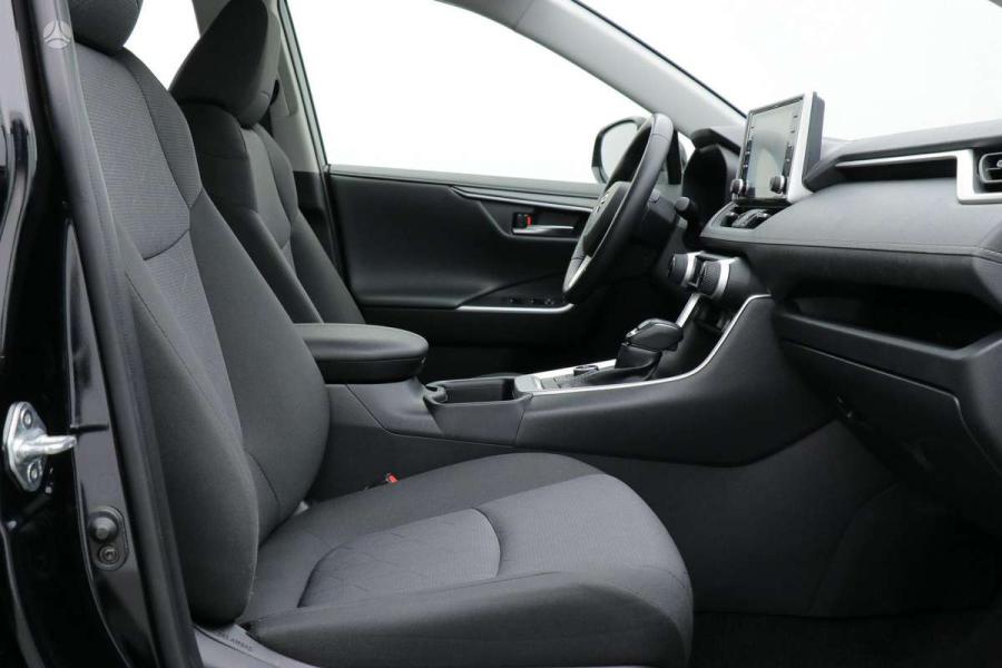 Black Toyota RAV4 2021 in Vilnius, with an engine capacity of 1.99 L and mileage of 88 thousand km for 25900 €, photo 10 on AUTOMOTO.COM.LV