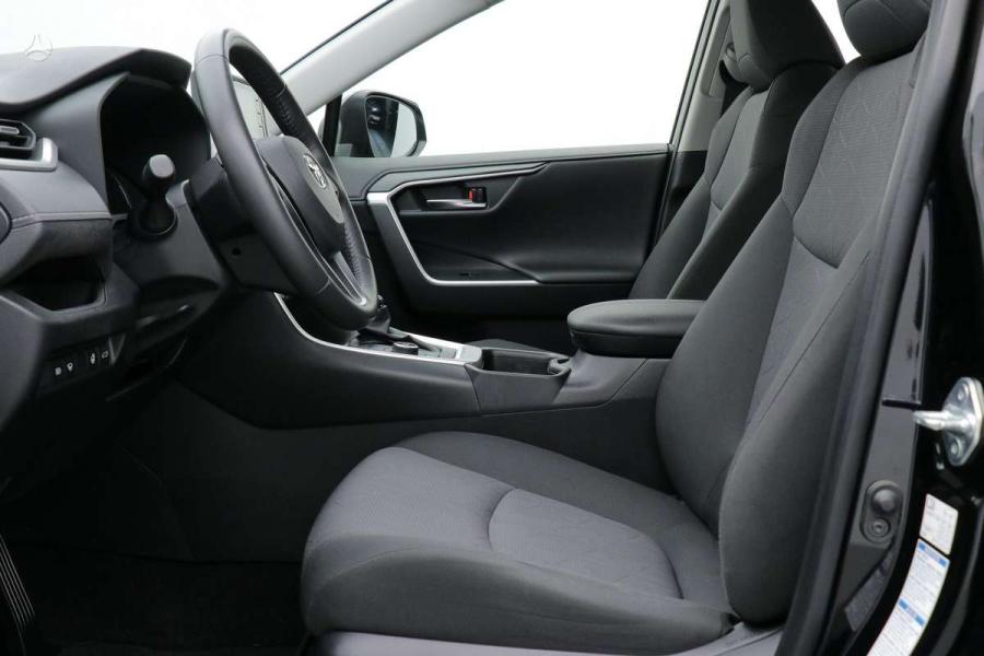Black Toyota RAV4 2021 in Vilnius, with an engine capacity of 1.99 L and mileage of 88 thousand km for 25900 €, photo 13 on AUTOMOTO.COM.LV