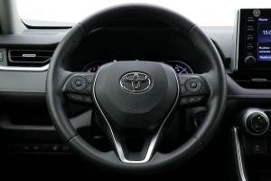 Black Toyota RAV4 2021 in Vilnius, with an engine capacity of 1.99 L and mileage of 88 thousand km for 25900 €, photo 14 on AUTOMOTO.COM.LV