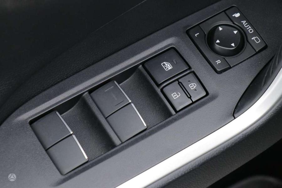 Black Toyota RAV4 2021 in Vilnius, with an engine capacity of 1.99 L and mileage of 88 thousand km for 25900 €, photo 24 on AUTOMOTO.COM.LV