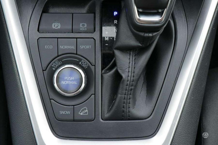 Black Toyota RAV4 2021 in Vilnius, with an engine capacity of 1.99 L and mileage of 88 thousand km for 25900 €, photo 25 on AUTOMOTO.COM.LV