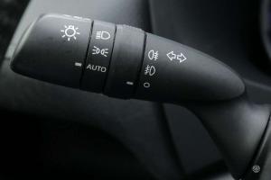 Black Toyota RAV4 2021 in Vilnius, with an engine capacity of 1.99 L and mileage of 88 thousand km for 25900 €, photo 26 on AUTOMOTO.COM.LV