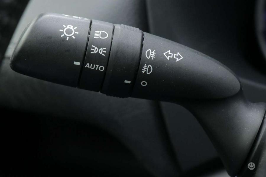 Black Toyota RAV4 2021 in Vilnius, with an engine capacity of 1.99 L and mileage of 88 thousand km for 25900 €, photo 26 on AUTOMOTO.COM.LV