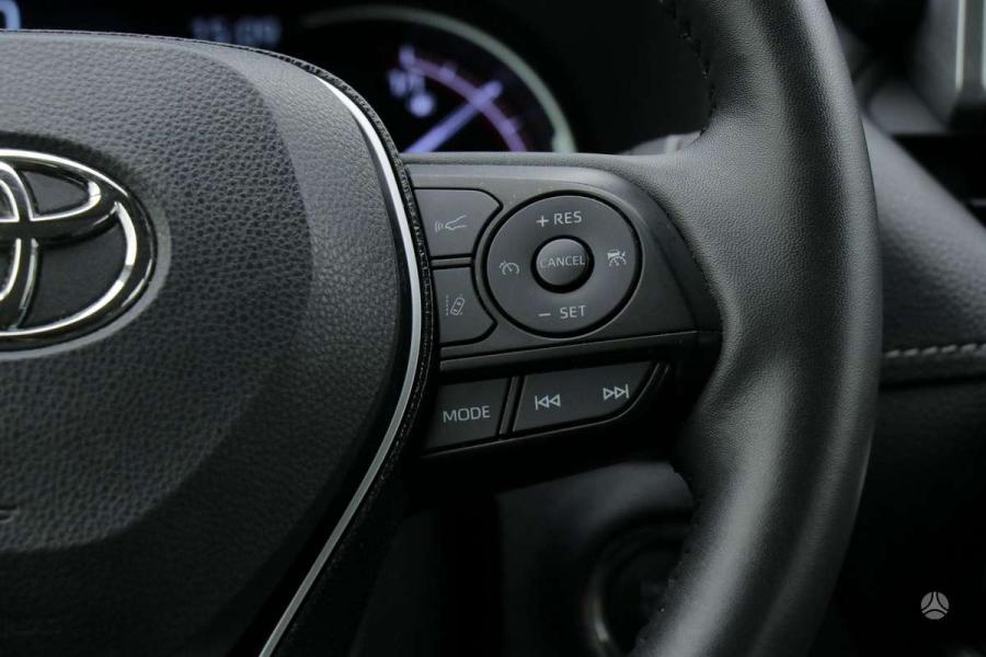 Black Toyota RAV4 2021 in Vilnius, with an engine capacity of 1.99 L and mileage of 88 thousand km for 25900 €, photo 29 on AUTOMOTO.COM.LV