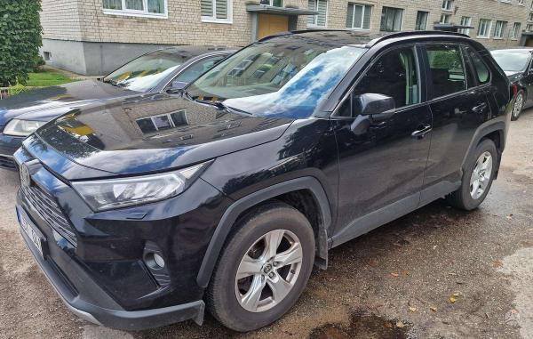 Melns Toyota RAV4 2021 Kauņa, ar dzinēja tilpumu 1.99 L un nobraukumu 210 tūkst. km par 20000 €, foto 1 vietnē AUTOMOTO.COM.LV