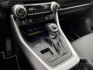 Melns Toyota RAV4 2021 Rīga, ar dzinēja tilpumu 2.50 L un nobraukumu 156 tūkst. km par 30990 €, foto 21 vietnē AUTOMOTO.COM.LV