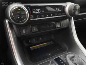 Melns Toyota RAV4 2021 Rīga, ar dzinēja tilpumu 2.50 L un nobraukumu 156 tūkst. km par 30990 €, foto 28 vietnē AUTOMOTO.COM.LV