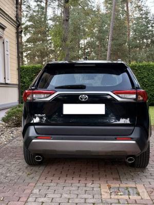 Black Toyota RAV4 2021 in Riga, with an engine capacity of 2.00 L and mileage of 80 thousand km for 23500 €, photo 3 on AUTOMOTO.COM.LV