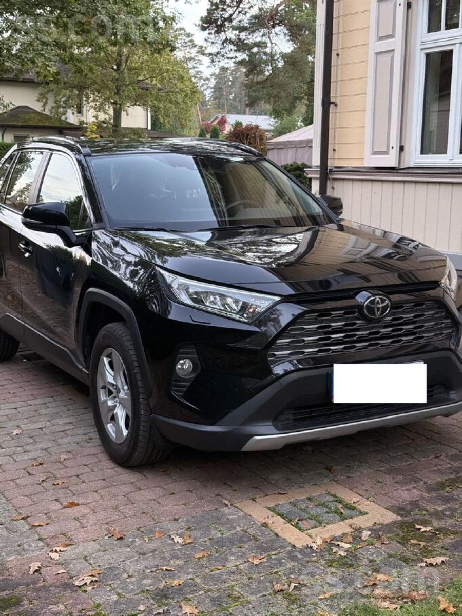 Black Toyota RAV4 2021 in Riga, with an engine capacity of 2.00 L and mileage of 80 thousand km for 23500 €, photo 7 on AUTOMOTO.COM.LV
