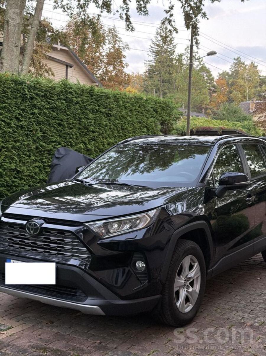 Black Toyota RAV4 2021 in Riga, with an engine capacity of 2.00 L and mileage of 80 thousand km for 23500 €, photo 10 on AUTOMOTO.COM.LV