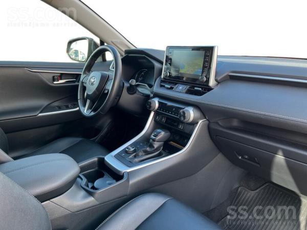 Melns Toyota RAV4 2021 Rīga, ar dzinēja tilpumu 2.50 L un nobraukumu 80 tūkst. km par 30990 €, foto 7 vietnē AUTOMOTO.COM.LV