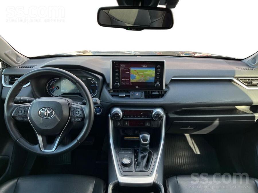 Black Toyota RAV4 2021 in Riga, with an engine capacity of 2.50 L and mileage of 80 thousand km for 30990 €, photo 9 on AUTOMOTO.COM.LV