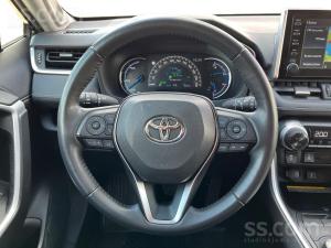 Black Toyota RAV4 2021 in Riga, with an engine capacity of 2.50 L and mileage of 80 thousand km for 30990 €, photo 13 on AUTOMOTO.COM.LV