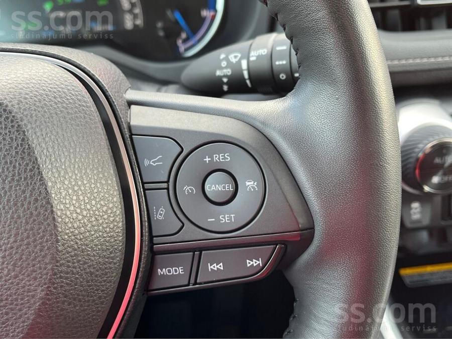 Black Toyota RAV4 2021 in Riga, with an engine capacity of 2.50 L and mileage of 80 thousand km for 30990 €, photo 19 on AUTOMOTO.COM.LV