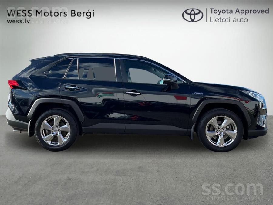 Black Toyota RAV4 2021 in Riga, with an engine capacity of 2.50 L and mileage of 80 thousand km for 30990 €, photo 27 on AUTOMOTO.COM.LV