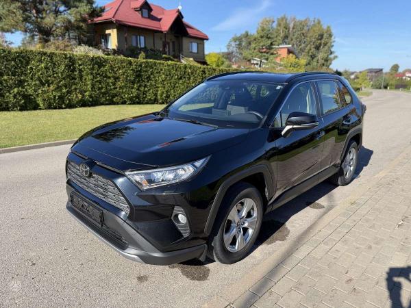 Melns Toyota RAV4 2021 Vievis, ar dzinēja tilpumu 1.99 L un nobraukumu 106 tūkst. km par 20300 €, foto 1 vietnē AUTOMOTO.COM.LV