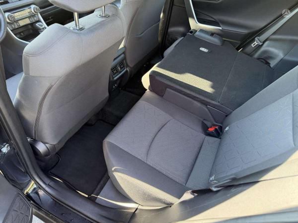 Melns Toyota RAV4 2021 Vievis, ar dzinēja tilpumu 1.99 L un nobraukumu 106 tūkst. km par 20300 €, foto 11 vietnē AUTOMOTO.COM.LV