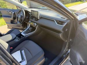 Black Toyota RAV4 2021 in Vievis, with an engine capacity of 1.99 L and mileage of 106 thousand km for 20300 €, photo 14 on AUTOMOTO.COM.LV