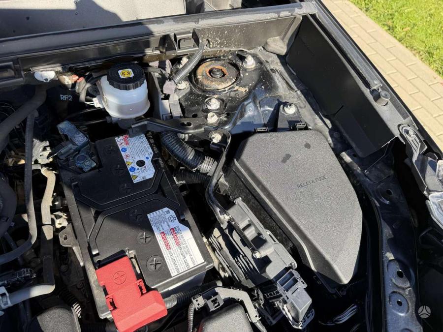 Black Toyota RAV4 2021 in Vievis, with an engine capacity of 1.99 L and mileage of 106 thousand km for 20300 €, photo 16 on AUTOMOTO.COM.LV