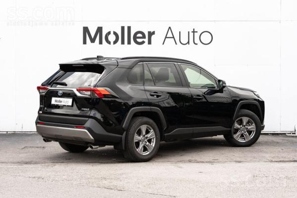 Melns Toyota RAV4 2022 Rīga, ar dzinēja tilpumu 2.50 L un nobraukumu 62 tūkst. km par 28950 €, foto 4 vietnē AUTOMOTO.COM.LV