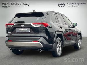 Melns Toyota RAV4 2022 Rīga, ar dzinēja tilpumu 2.00 L un nobraukumu 107 tūkst. km par 25490 €, foto 2 vietnē AUTOMOTO.COM.LV