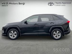 Melns Toyota RAV4 2022 Rīga, ar dzinēja tilpumu 2.00 L un nobraukumu 107 tūkst. km par 25490 €, foto 3 vietnē AUTOMOTO.COM.LV