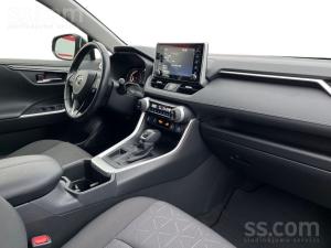 Melns Toyota RAV4 2022 Rīga, ar dzinēja tilpumu 2.00 L un nobraukumu 107 tūkst. km par 25490 €, foto 6 vietnē AUTOMOTO.COM.LV