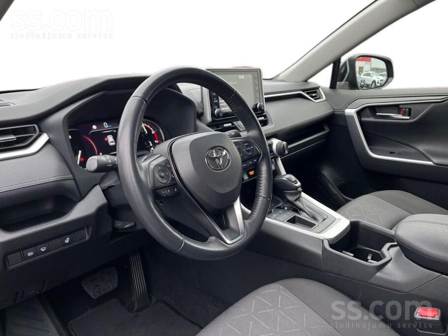 Melns Toyota RAV4 2022 Rīga, ar dzinēja tilpumu 2.00 L un nobraukumu 107 tūkst. km par 25490 €, foto 11 vietnē AUTOMOTO.COM.LV