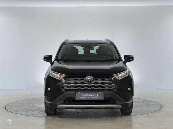 Black Toyota RAV4 2022 in Vilnius, with an engine capacity of 1.99 L and mileage of 96 thousand km for 23900 €, photo 5 on AUTOMOTO.COM.LV