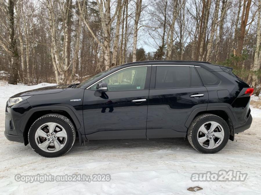 Melns Toyota RAV4 2022 Tallina, ar dzinēja tilpumu 2.50 L un nobraukumu 90 tūkst. km par 29800 €, foto 2 vietnē AUTOMOTO.COM.LV